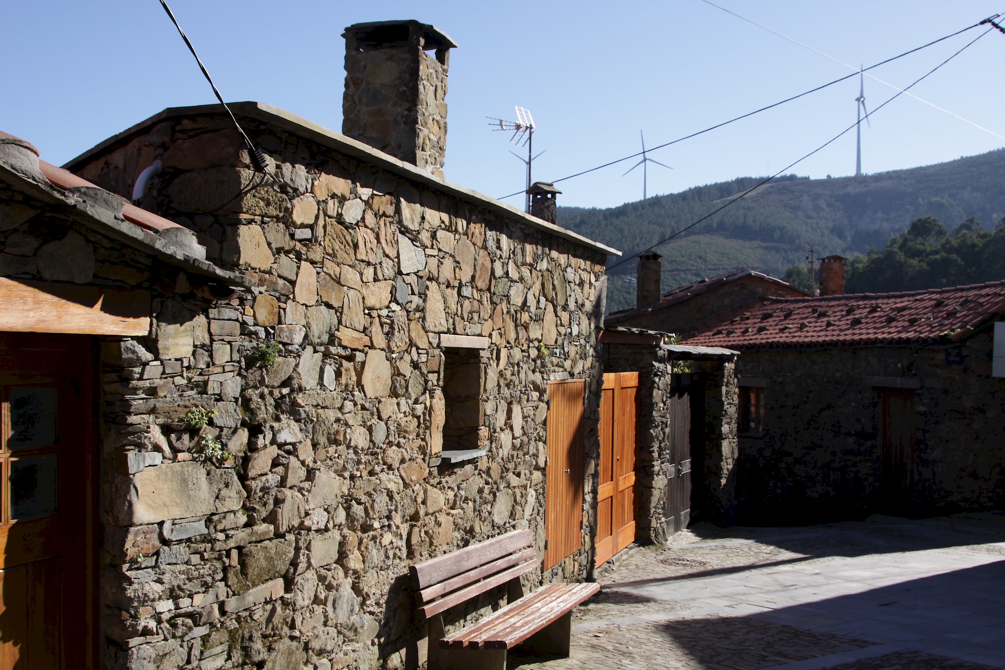 Gondramaz: Aldeia Mais que Perfeita - GreenTrekker.pt
